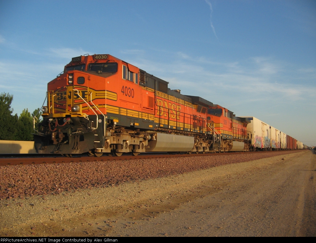 BNSF 4030 Eastbound